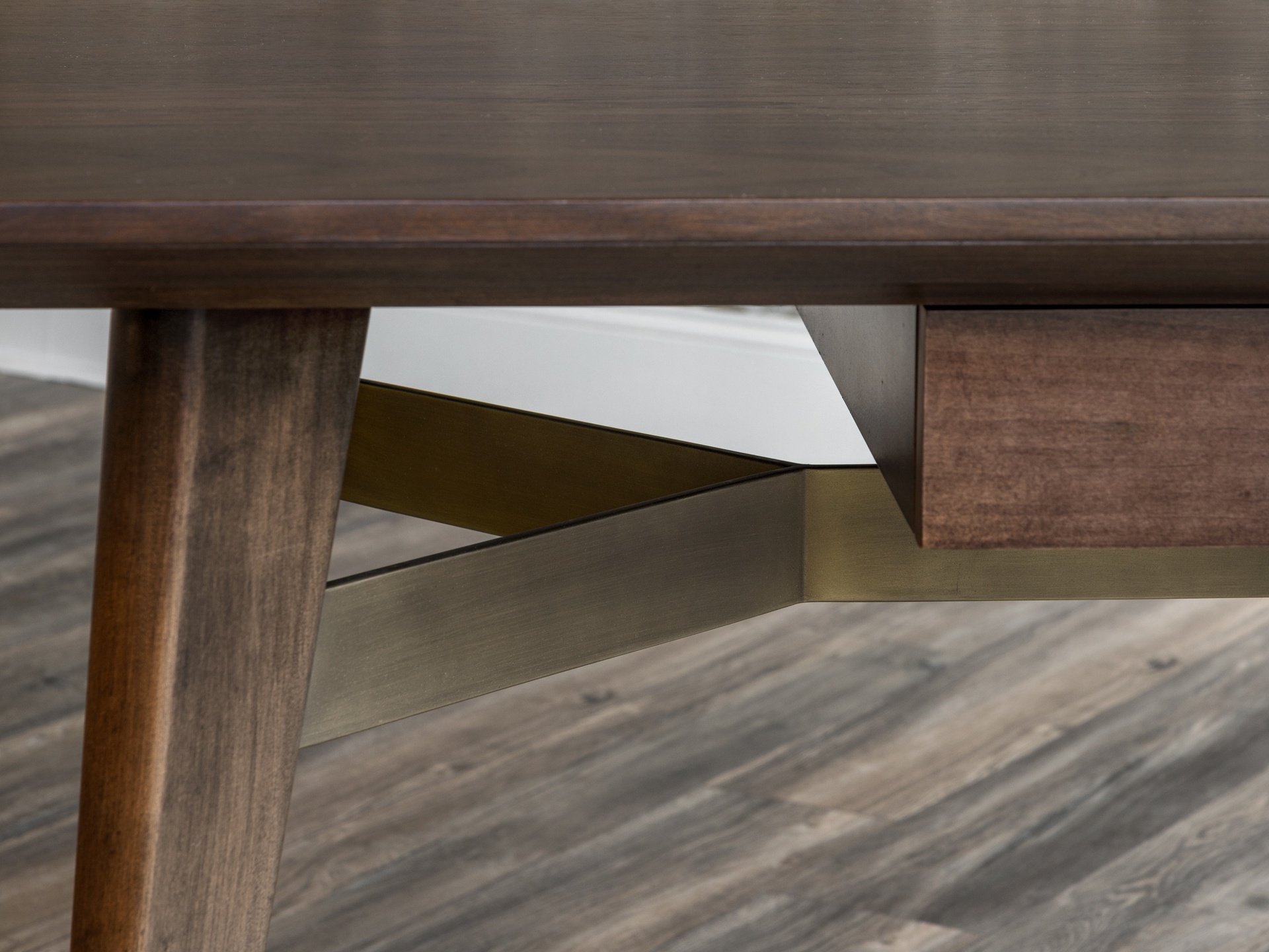 Tarrant Desk | EJ Victor